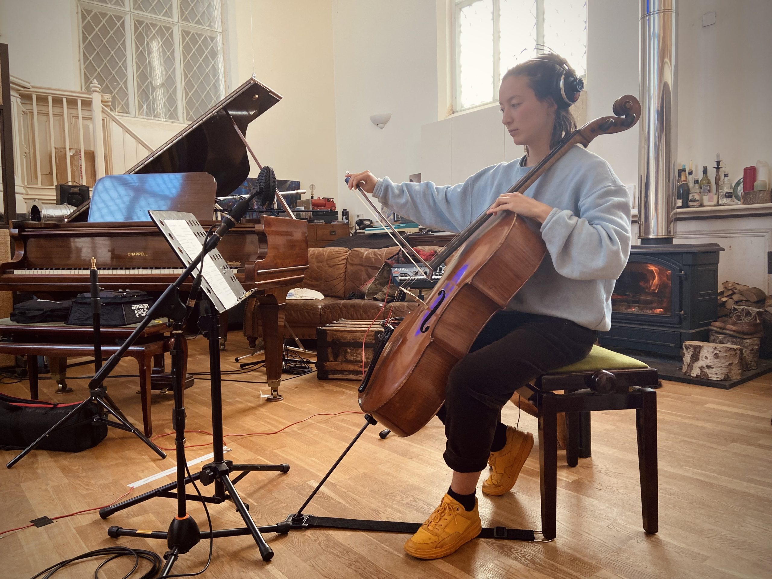Residential recording studio & music production facility near London